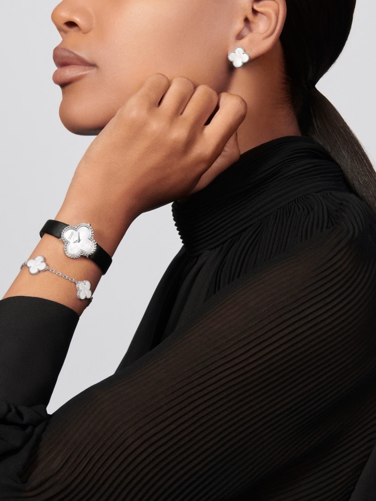 人生第一枚VCA珠寶怎麼選？經典四葉草、可愛瓢蟲，16大系列一次看懂 | Bella.tw儂儂