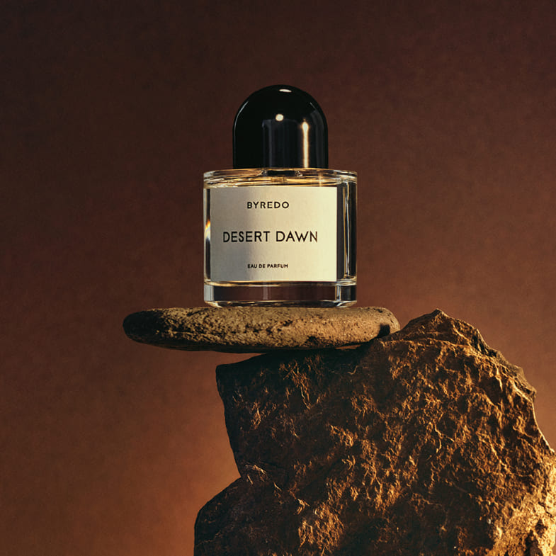 2025最新「中性香水」10+選！Byredo木質調溫暖有個性，Tom Ford這款玫瑰香回頭率最高 | Bella.tw儂儂